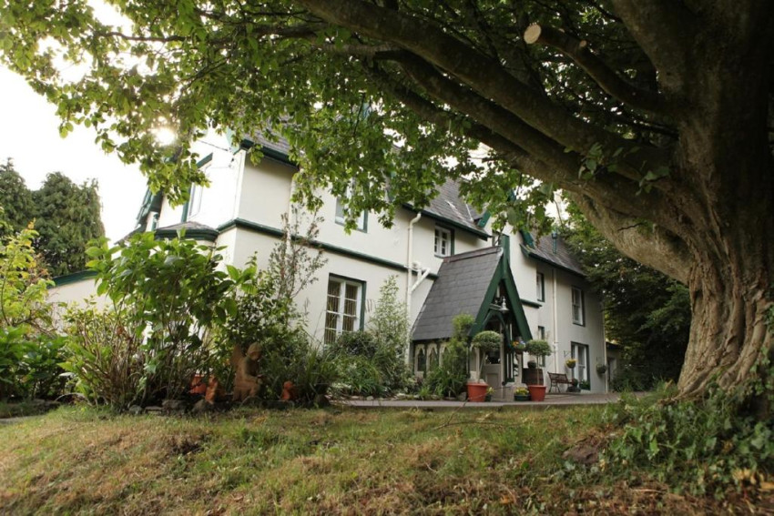 Robin Hill House, Cork, GB | Book online