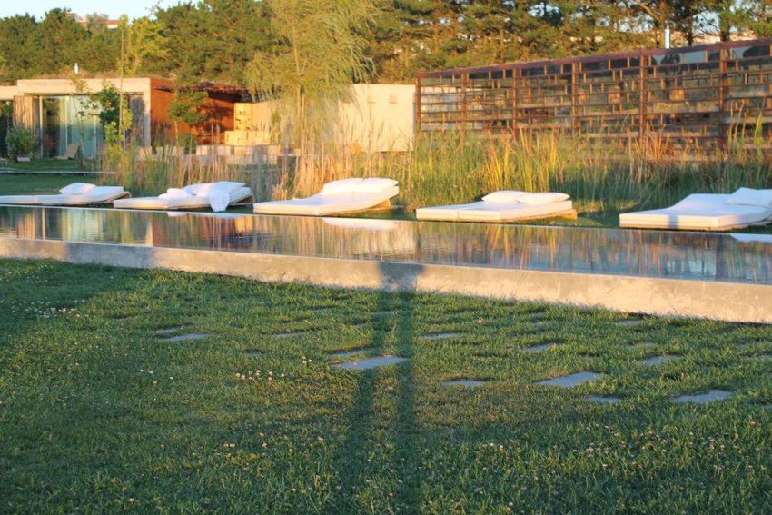 Rio do Prado, Óbidos, PT | Book online